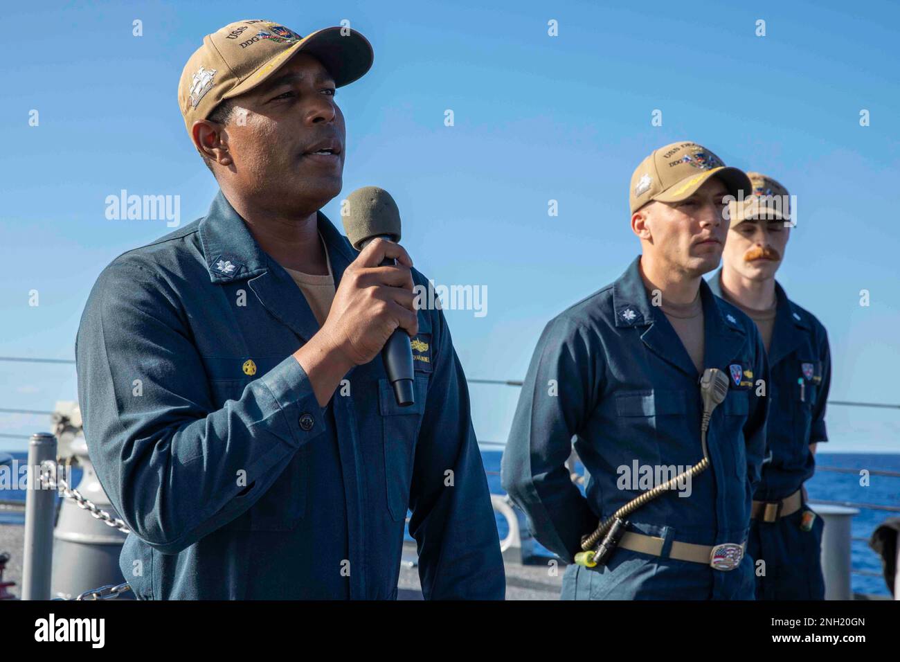 221207-N-SN516-4041 PACIFIC OCEAN (Dec. 07, 2022) U.S. Navy Cmdr ...