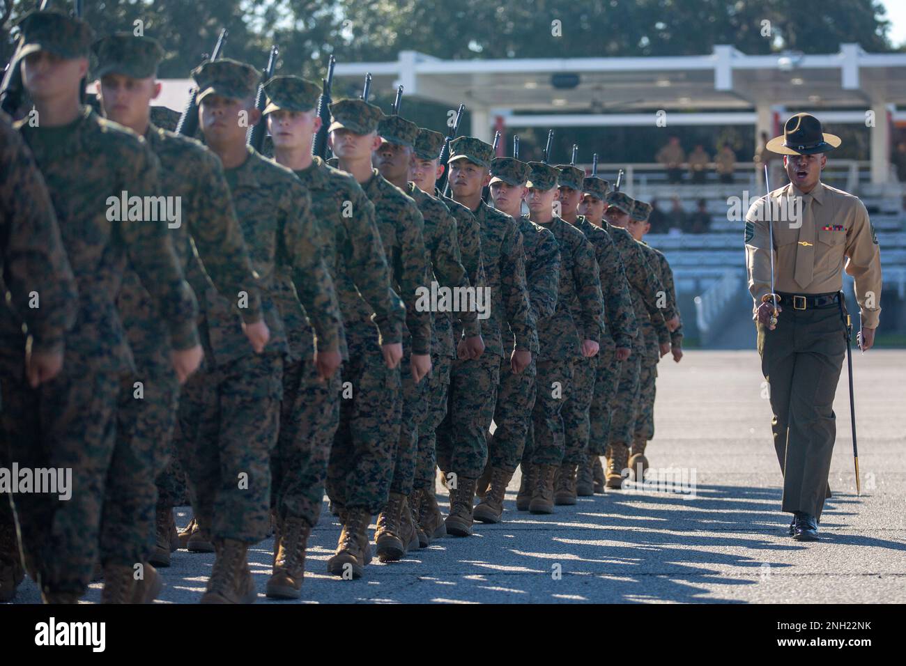 Recruits with Oscar Company, 4th Recruit Training Battalion execute ...