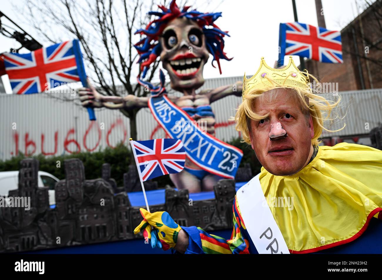 Duesseldorf, Germany. 20th Feb, 2023. A carnival worker from Great ...