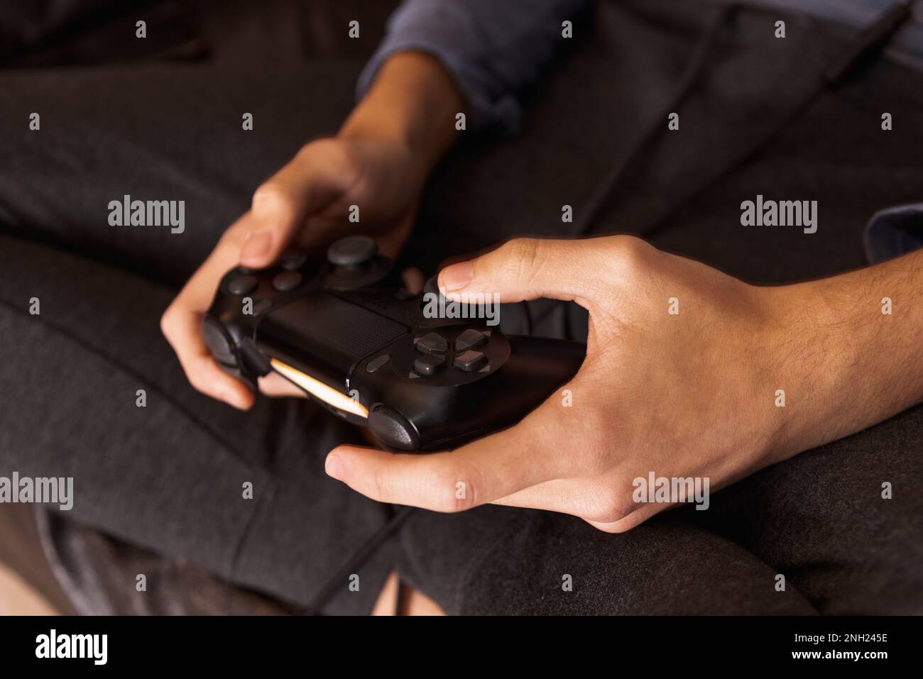 Gamer hands video game hi-res stock photography and images - Alamy