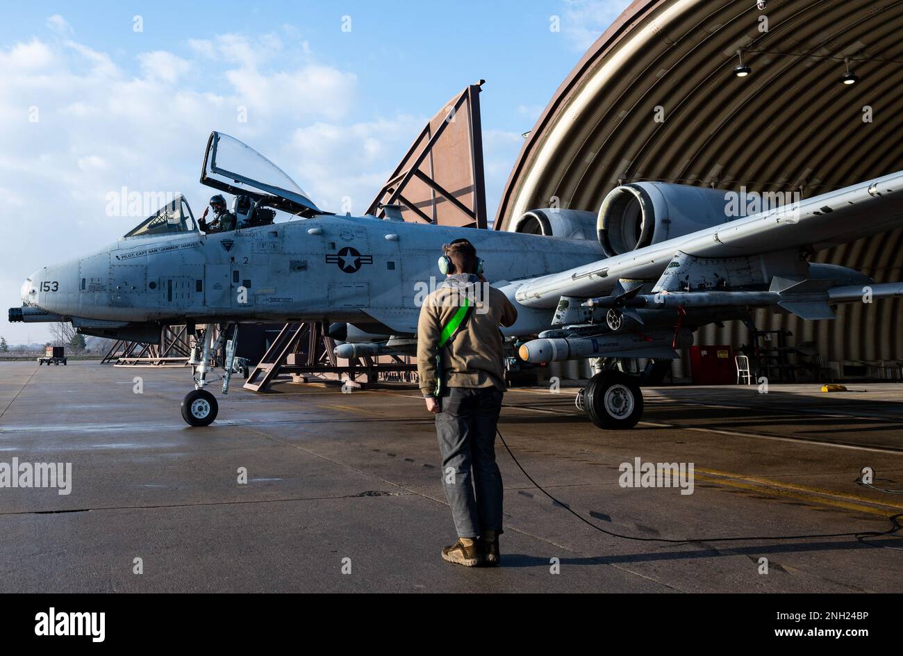 U.S. Air Force Airman 1st Class Jesse Safe, 25th Fighter Generation ...
