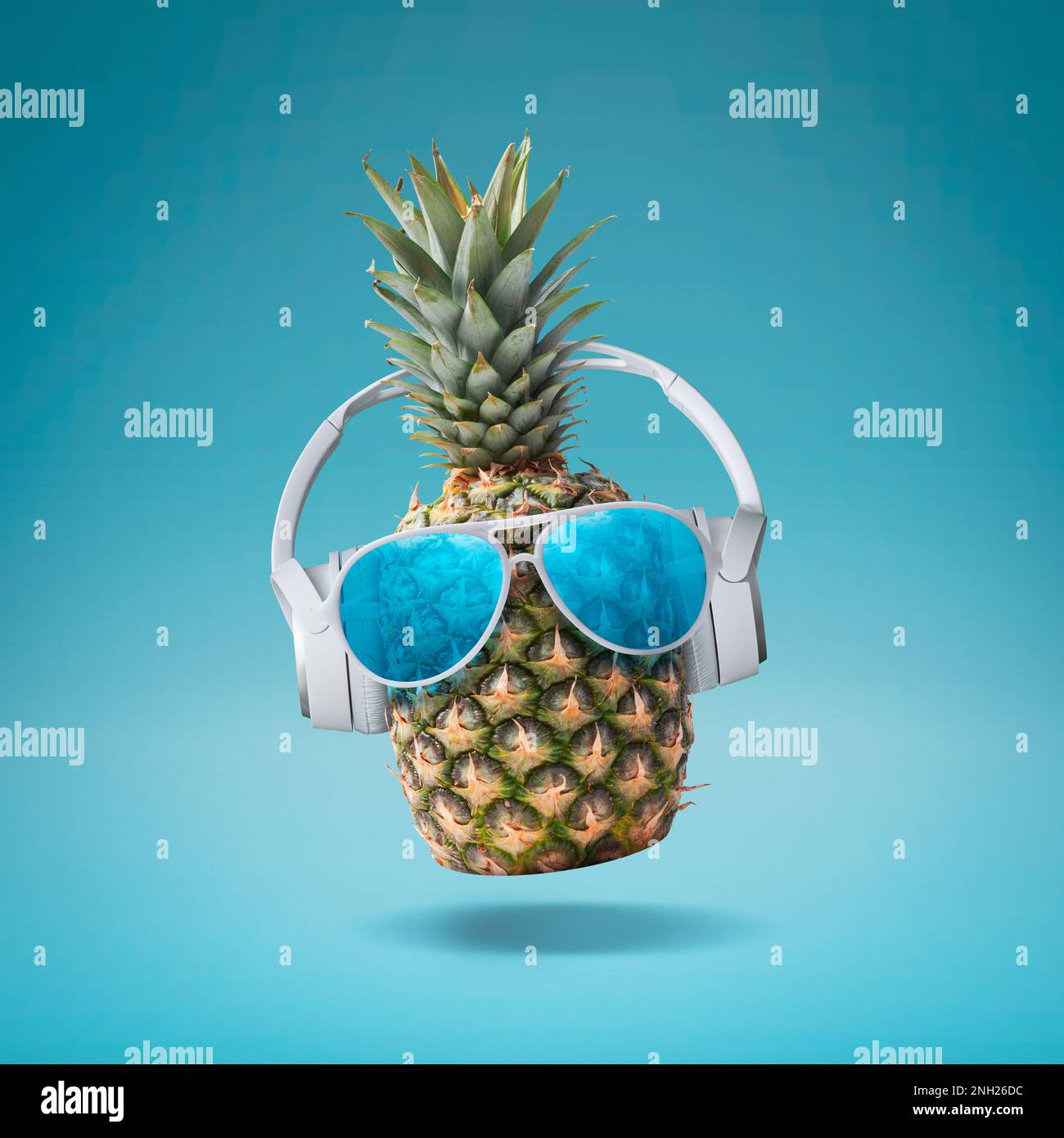 Happy pineapple hi-res stock photography and images - Alamy