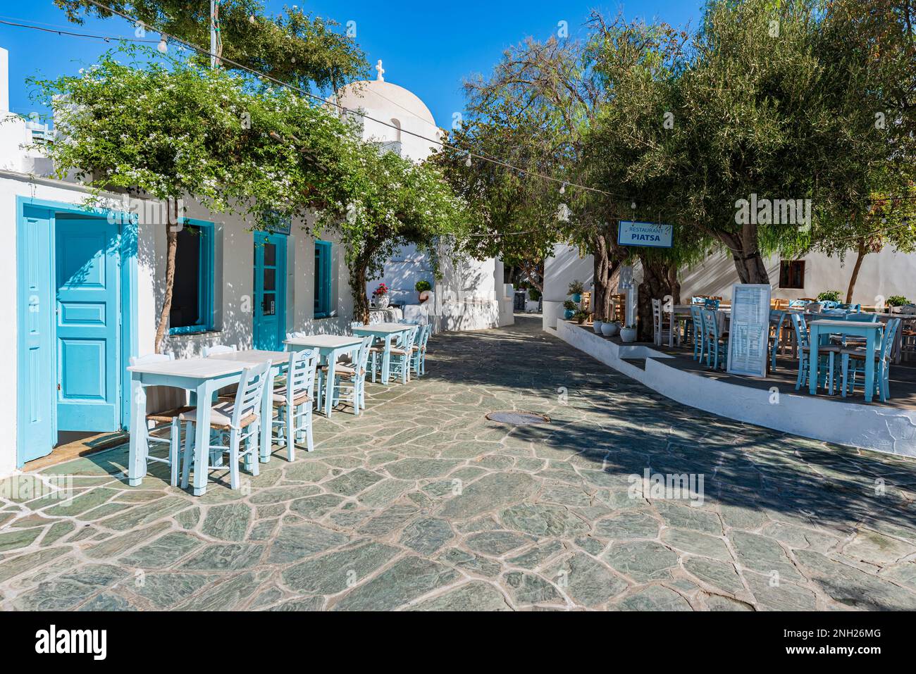 Traditional Greek taverna in Chora village, Folegandros Stock Photo - Alamy