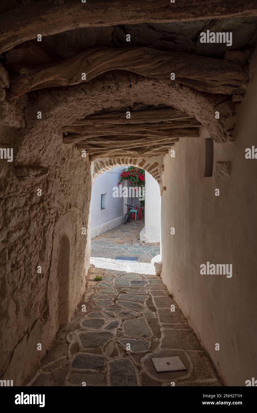 Chora village in folegandros hi-res stock photography and images - Alamy