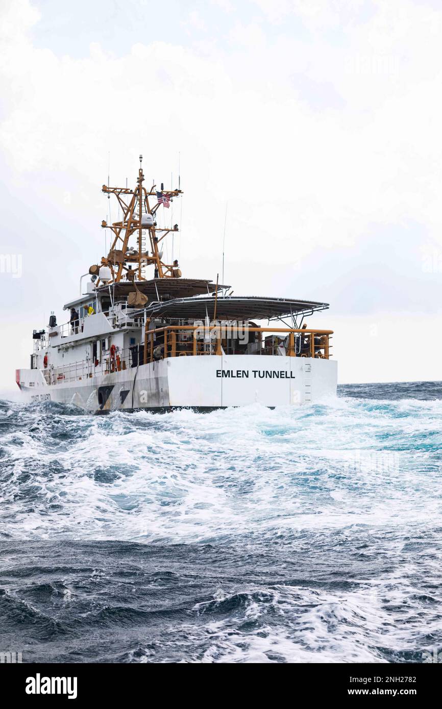 221207-A-NR779-1121 ARABIAN GULF (Dec. 7, 2022) U.S. Coast Guard fast ...