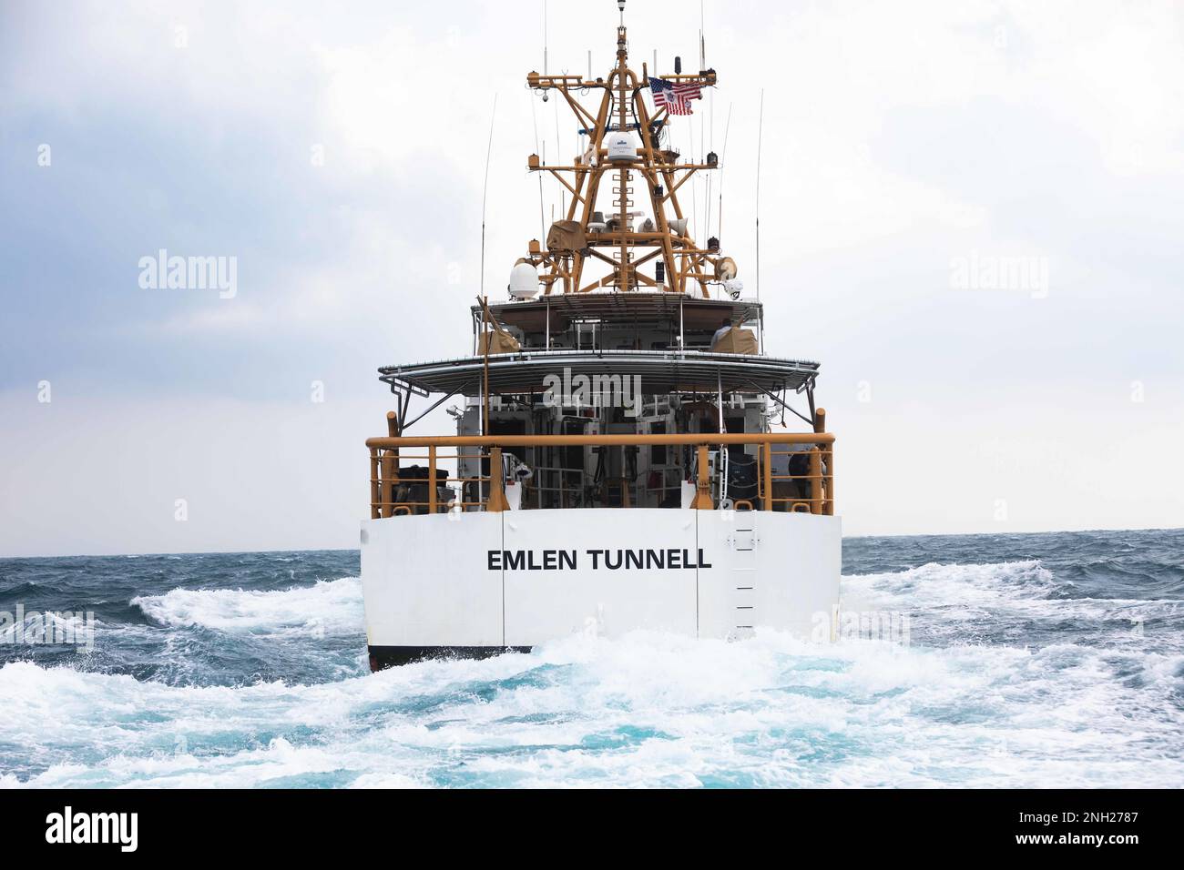 221207-A-NR779-1119 ARABIAN GULF (Dec. 7, 2022) U.S. Coast Guard fast ...