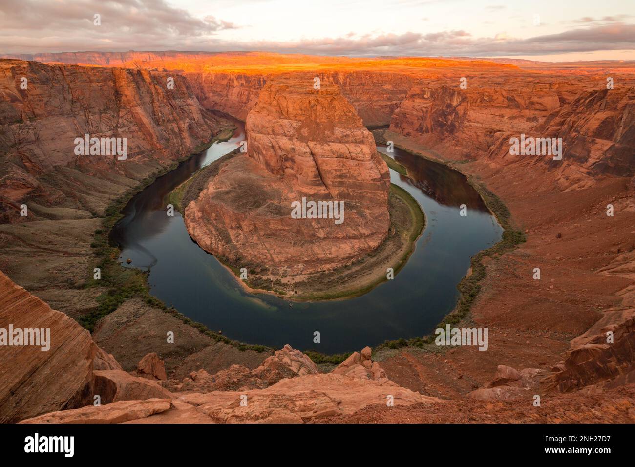 The Horseshoe Bend incised meander of the Colorado River located near ...