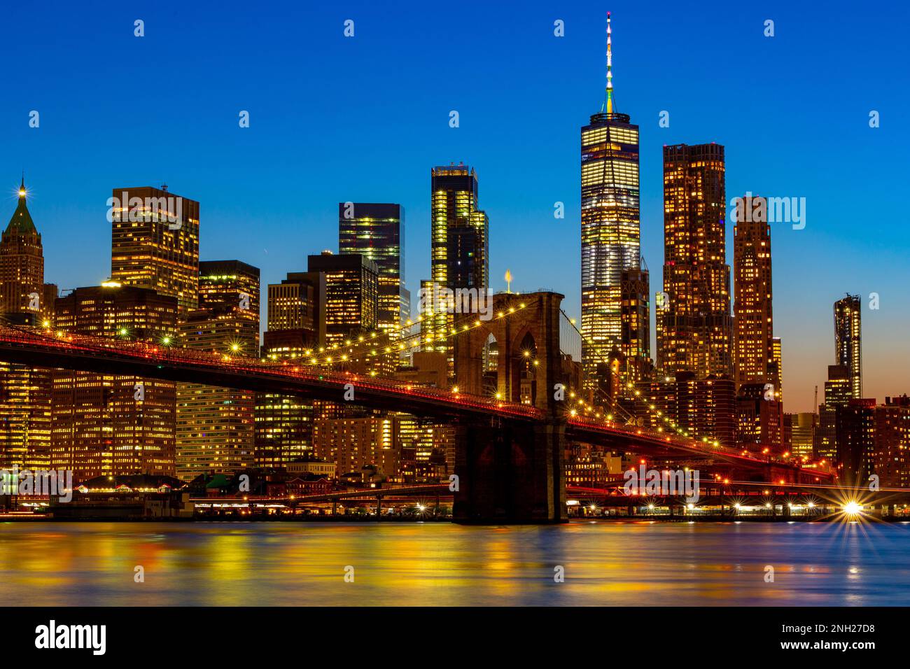 A stunning night-time view of the iconic Brooklyn Bridge in New York ...