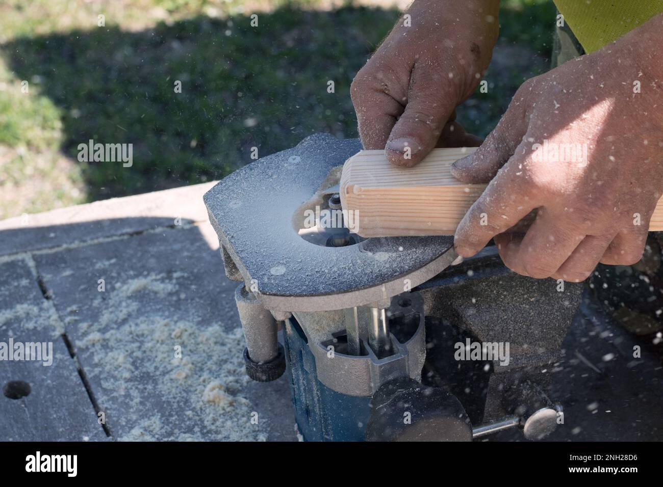 wood processing on a milling machine, handicraft wood processing using ...