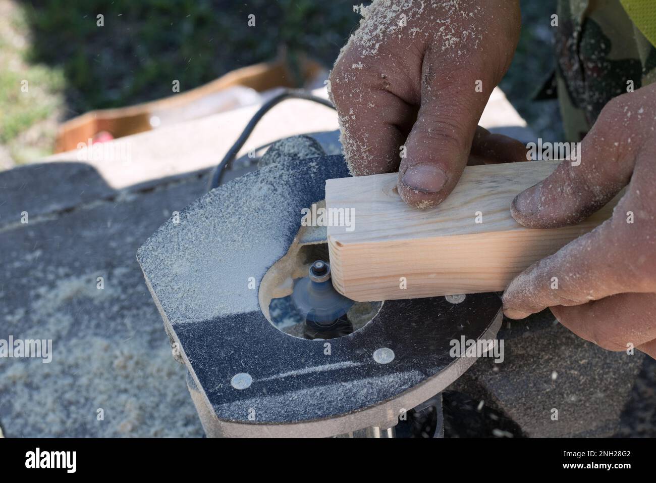 wood processing on a milling machine, handicraft wood processing using ...