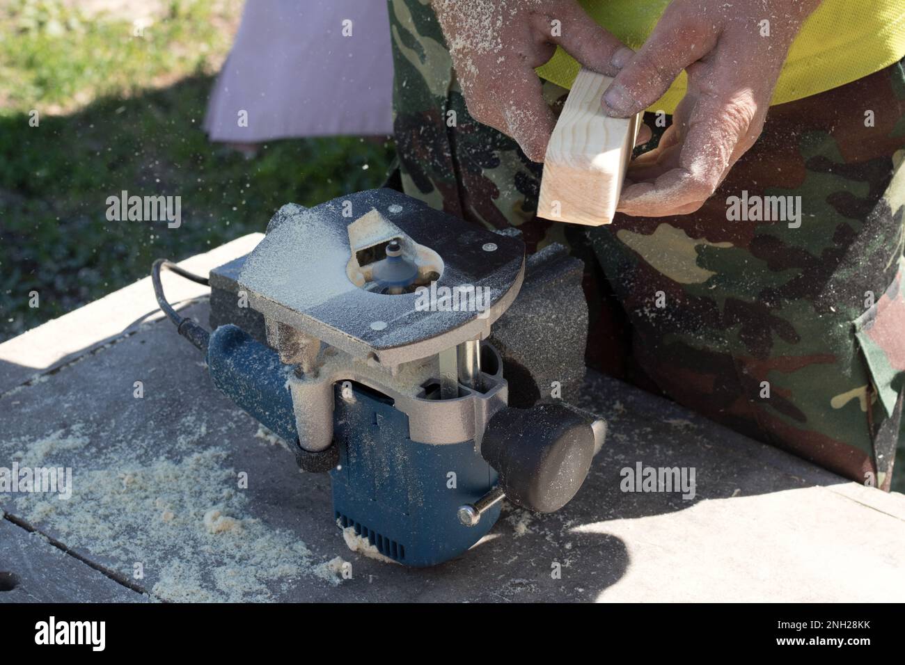 wood processing on a milling machine, handicraft wood processing using ...