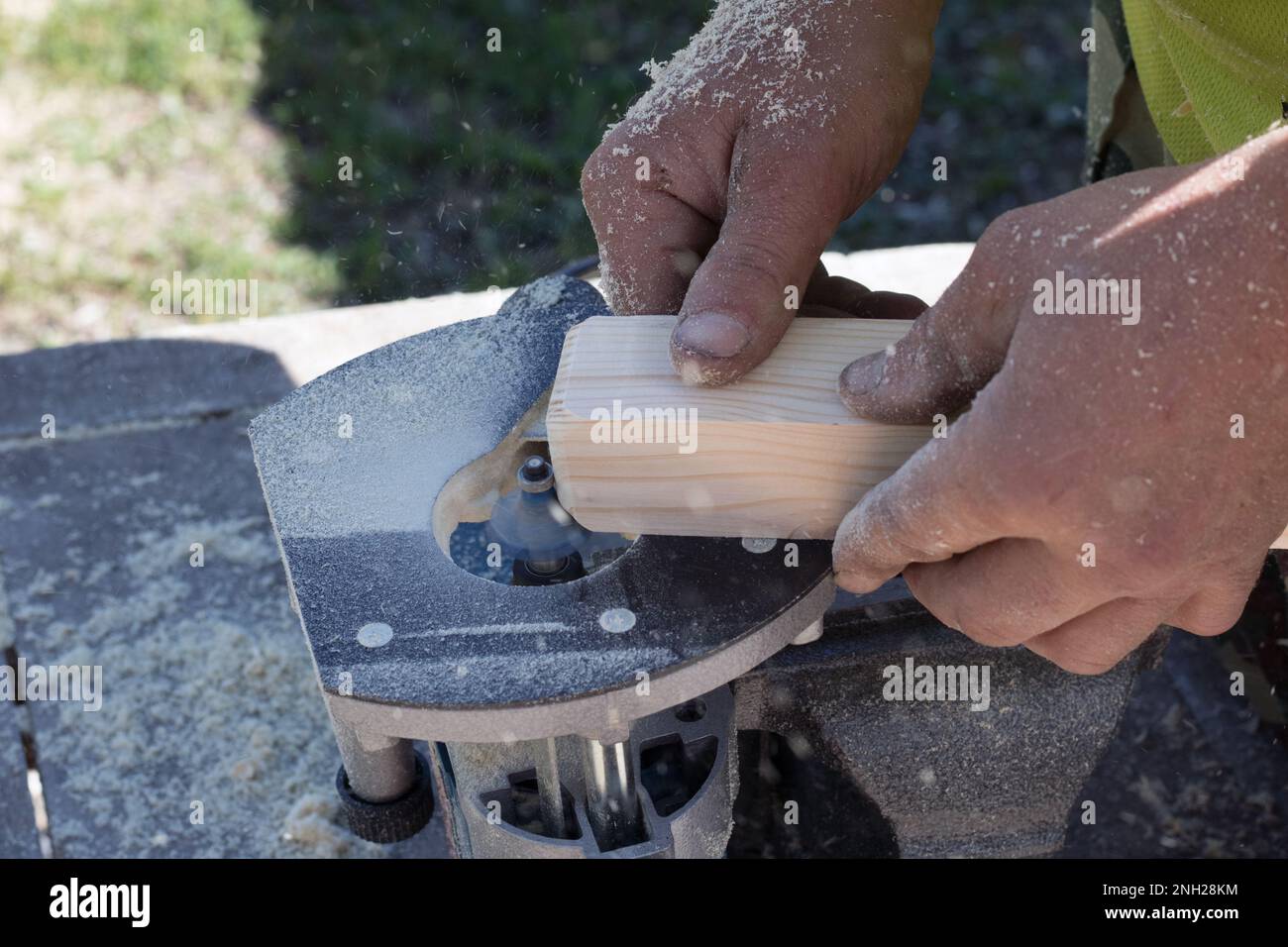 wood processing on a milling machine, handicraft wood processing using ...