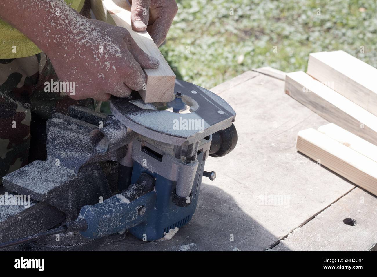 wood processing on a milling machine, handicraft wood processing using ...