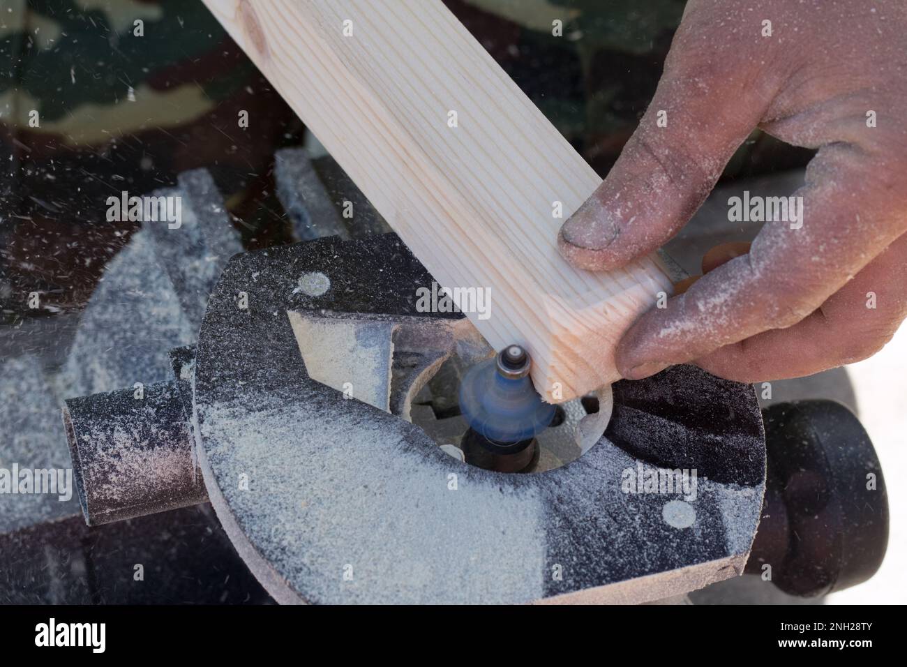 wood processing on a milling machine, handicraft wood processing using ...