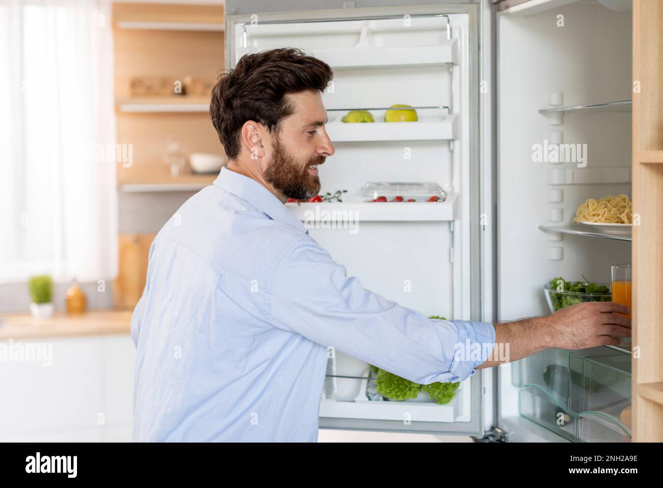 Empty out refrigerator hi-res stock photography and images - Alamy