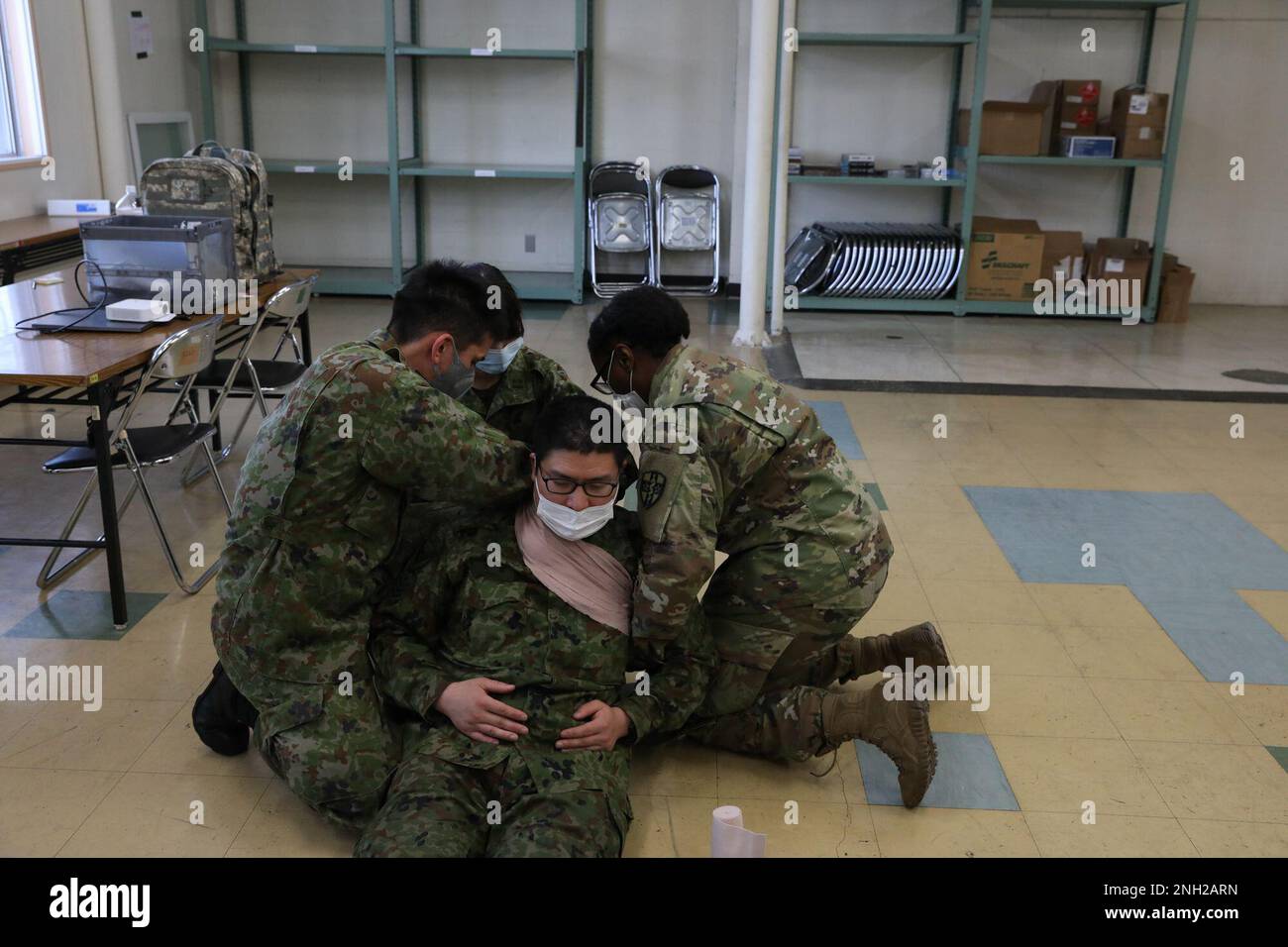 Members of the 1984th United States Army Hospital Detachment instruct ...