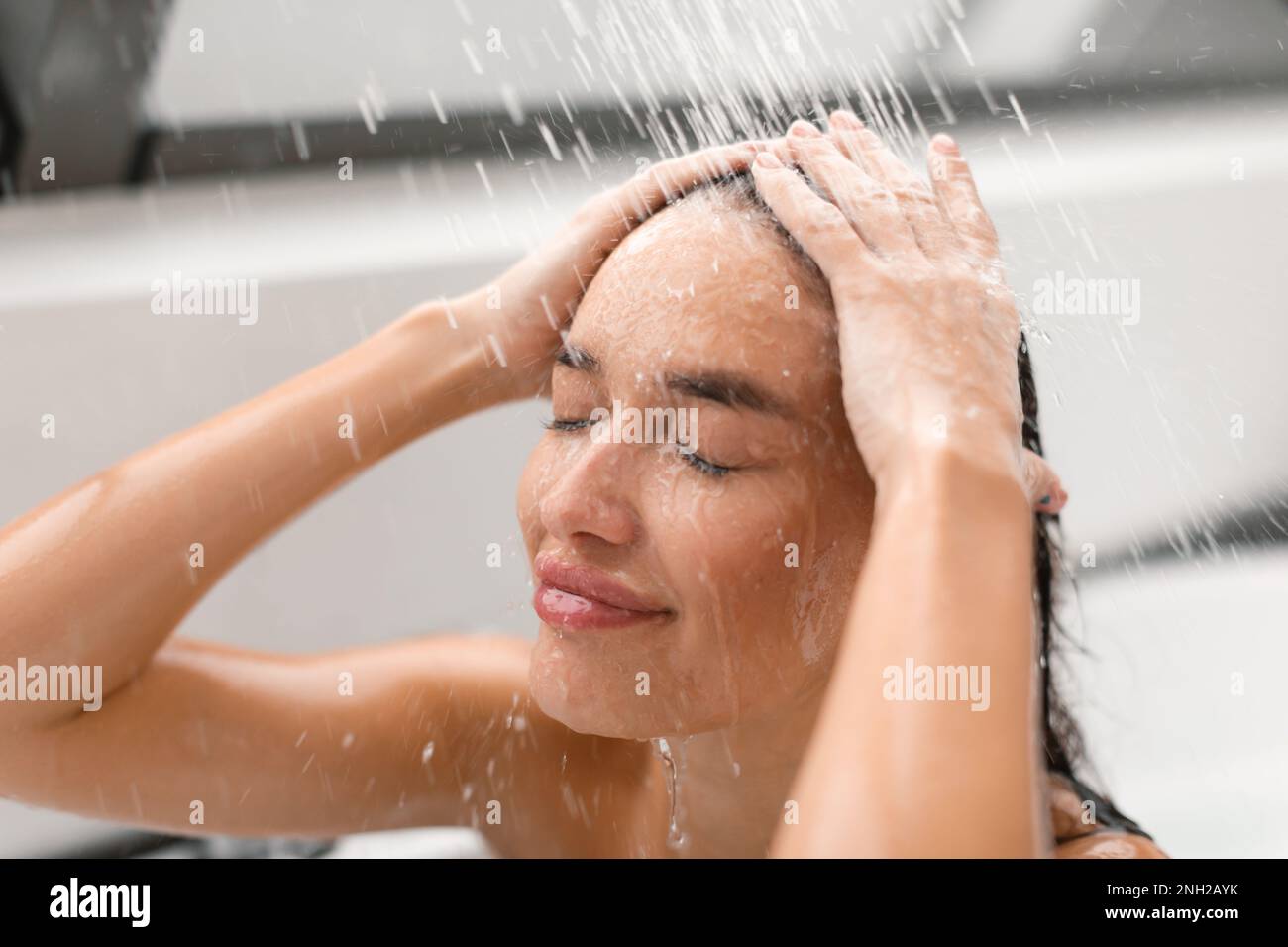 Lady washing hair shower hi-res stock photography and images - Alamy