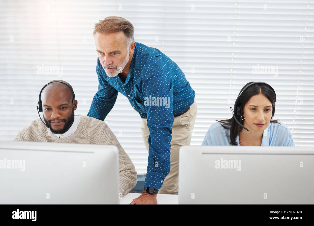 Employee training computers hi-res stock photography and images - Alamy