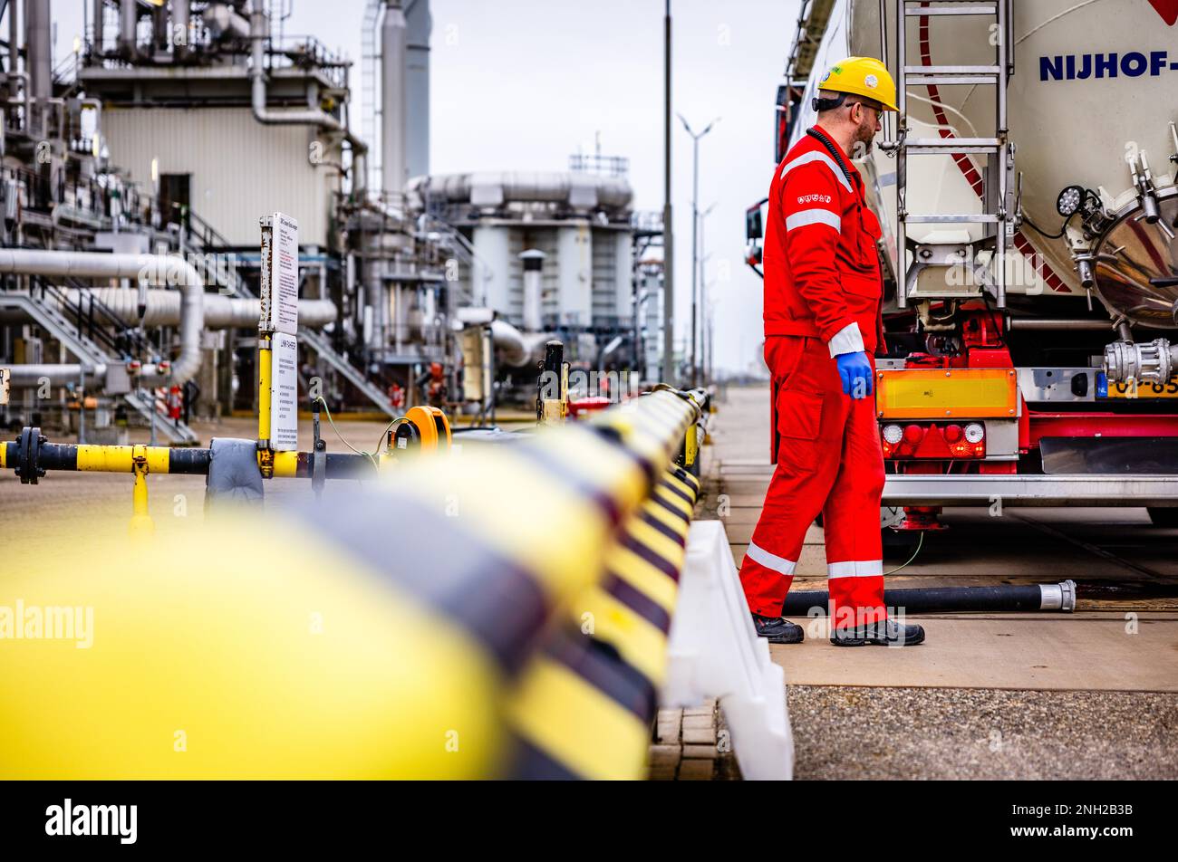 MOERDIJK - Shell Moerdijk exterior. The company makes petroleum-based ...