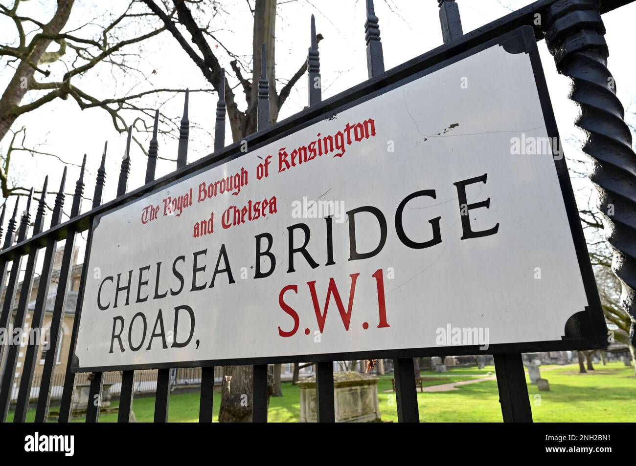 Chelsea bridge road hi-res stock photography and images - Alamy