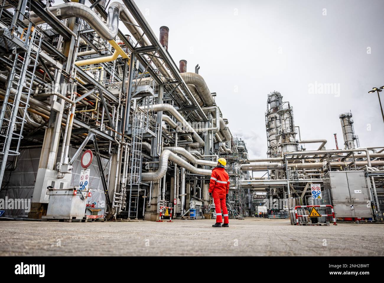 MOERDIJK - Shell Moerdijk exterior. The company makes petroleum-based ...