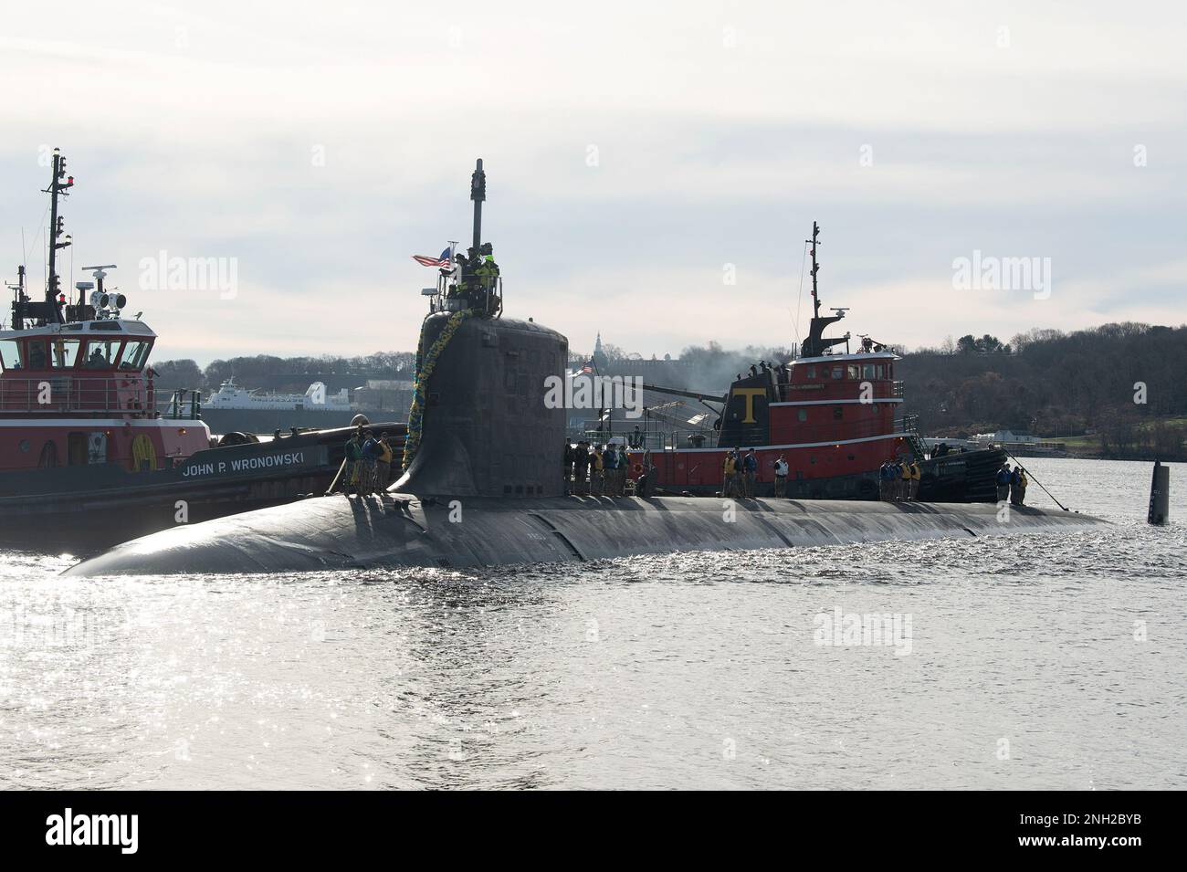 The USS California (SSN 781) transits the Thames River during a ...