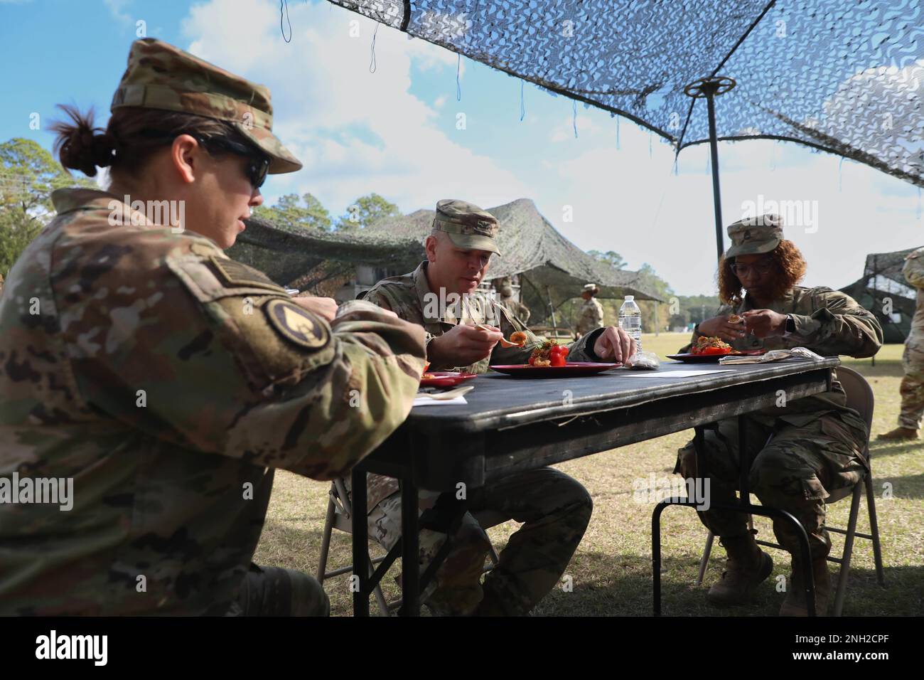 8 hour cook hi-res stock photography and images - Alamy