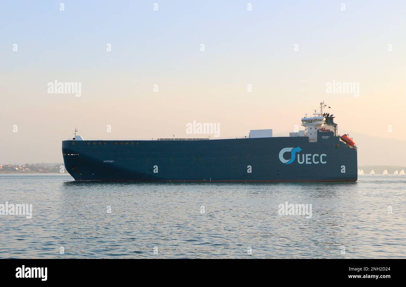 Bio-fuel oil powered Autosky roro Vehicles Carrier ship leaving the ...