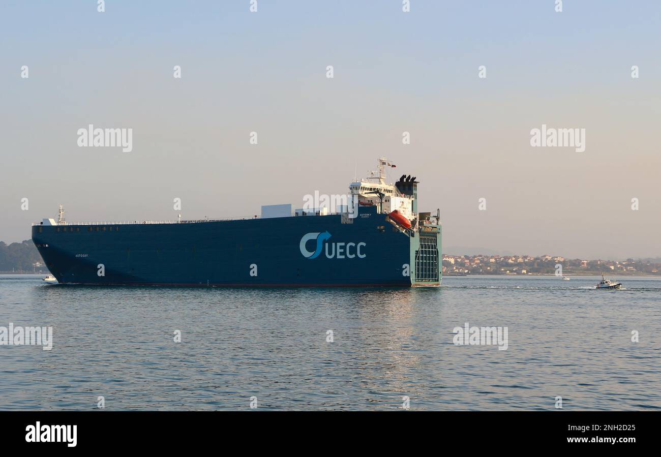 Bio-fuel oil powered Autosky roro Vehicles Carrier ship leaving the ...