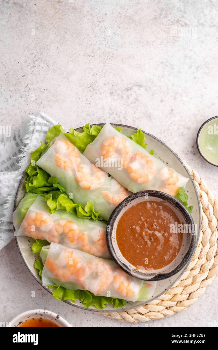 Vietnamse spring rolls with lettuce, mint, shrimp and vermicelli Stock ...