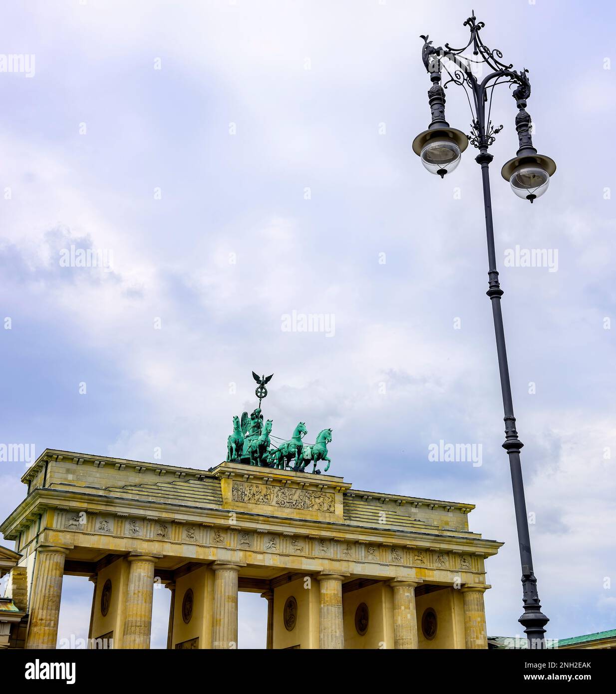 Berlin germany brandenburg gate square hi-res stock photography and images - Alamy