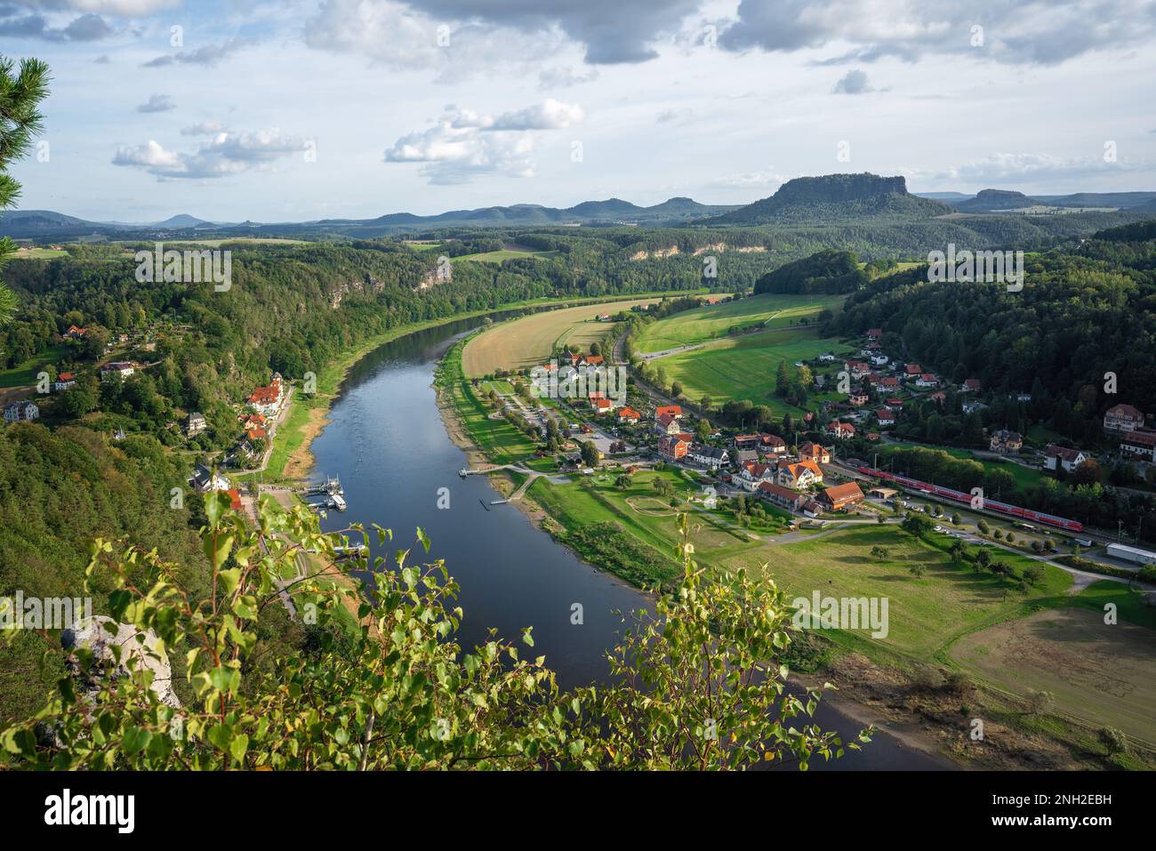 Riven hi-res stock photography and images - Alamy