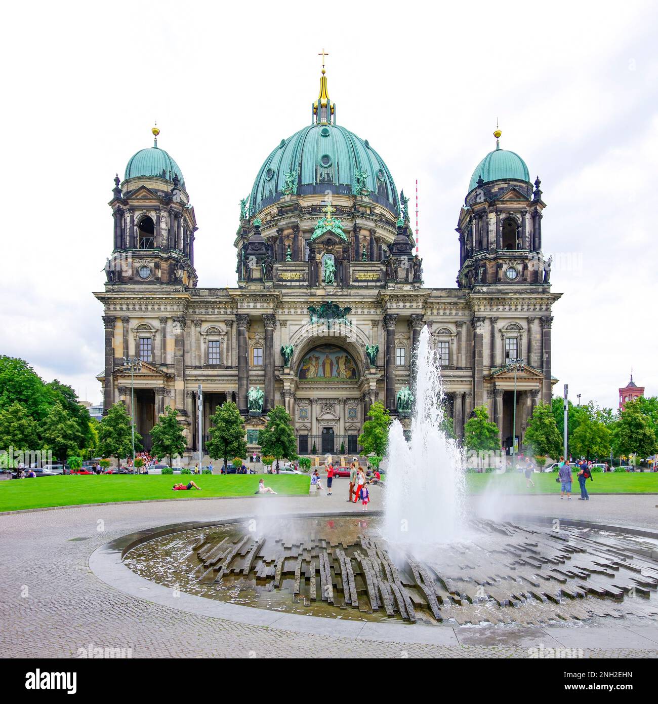 Lively tourist scene in front of the Berlin Cathedral, Berlin, Germany ...