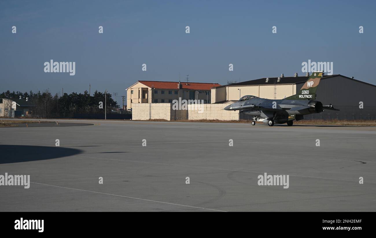 Lt. Gen. Scott L. Pleus, 7th Air Force commander, taxis in an F-16 ...