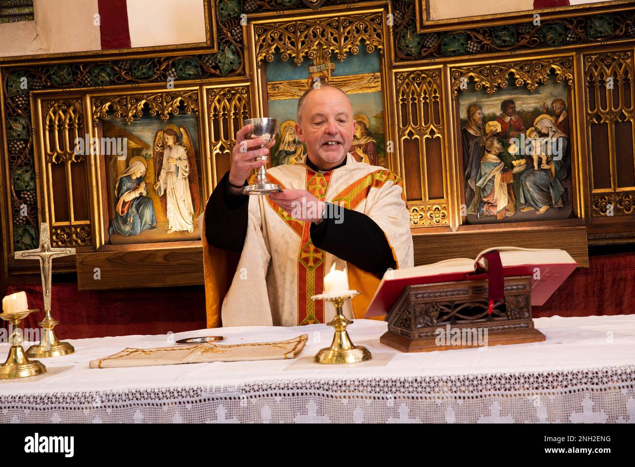 Gay vicar hi-res stock photography and images - Alamy