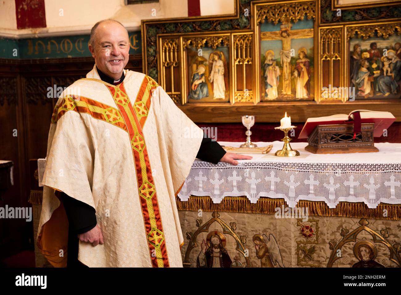 Gay vicar hi-res stock photography and images - Alamy