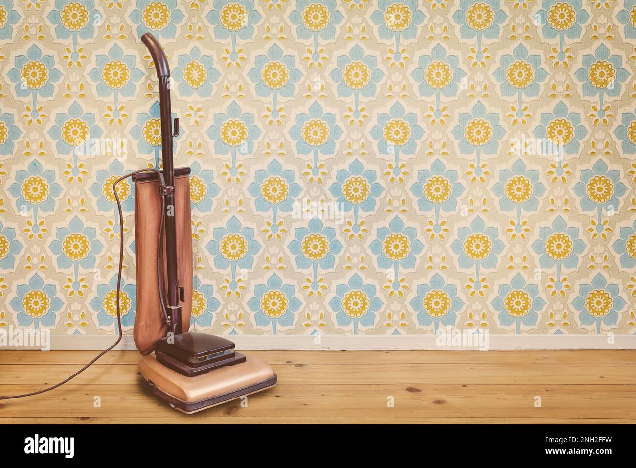 Vintage vacuum cleaner hi-res stock photography and images - Alamy