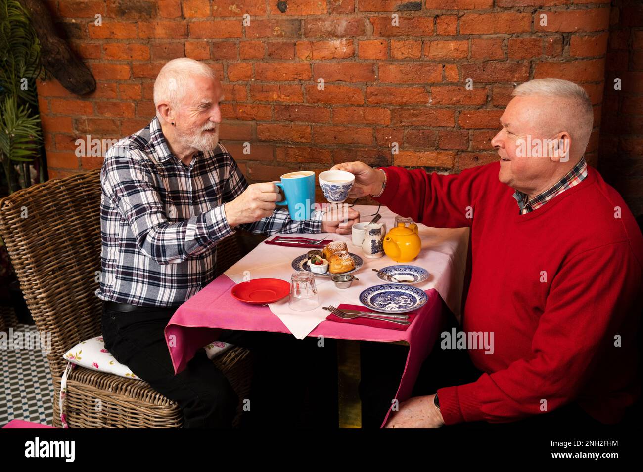 Elders in a cafe hi-res stock photography and images - Alamy