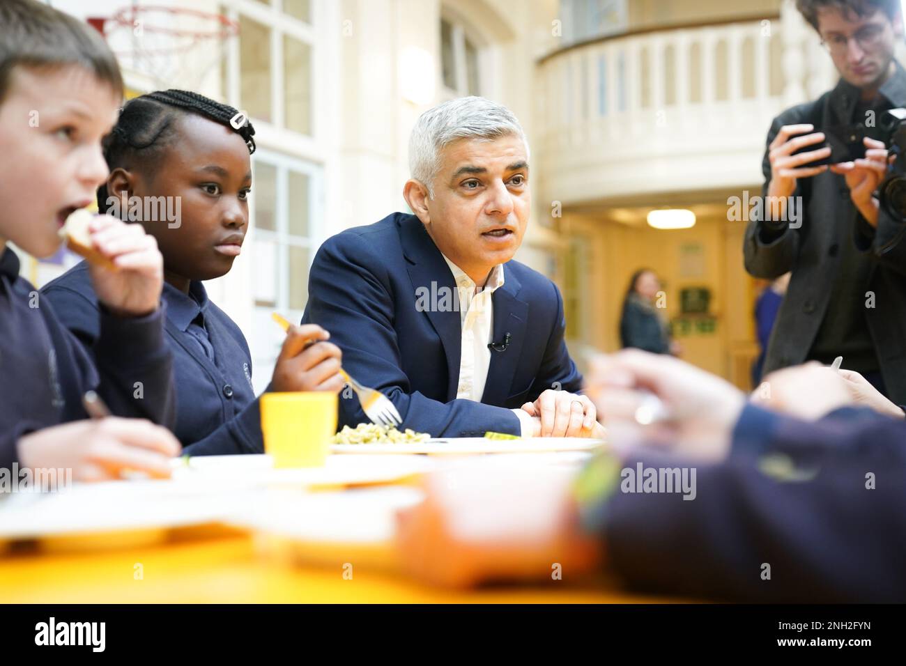 Mayor of London Sadiq Khan visits his old school, Fircroft Primary ...