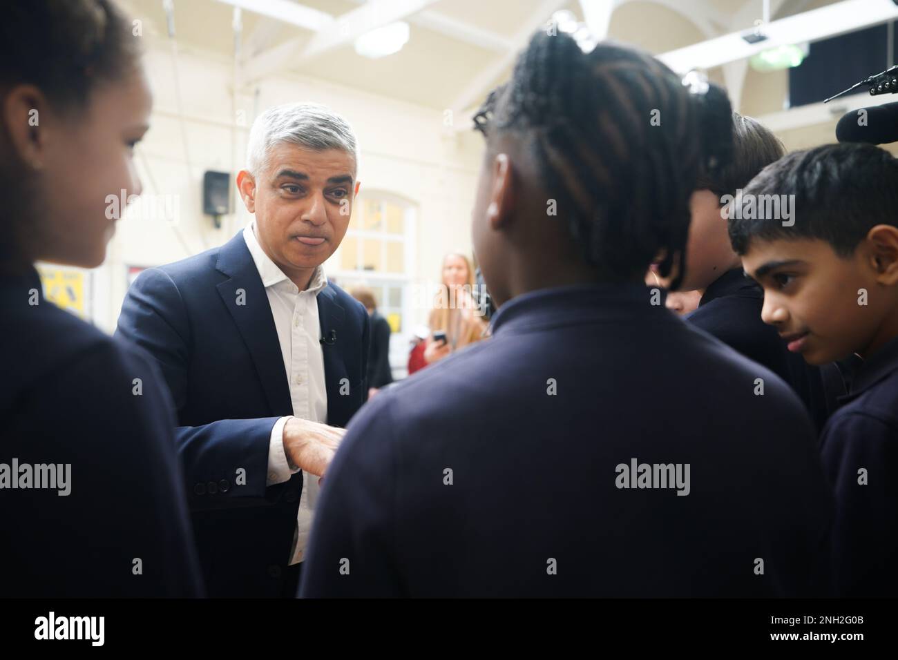 Mayor of London Sadiq Khan visits his old school, Fircroft Primary ...