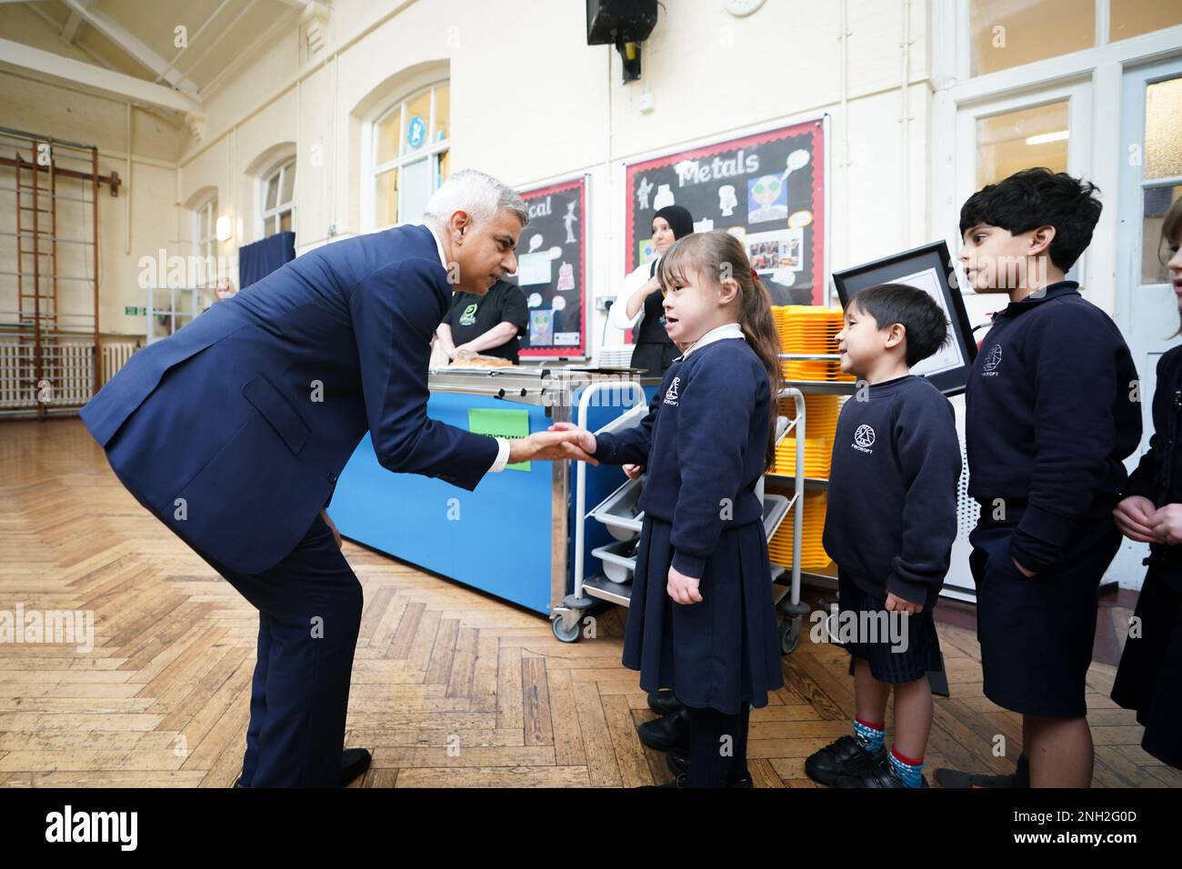 Mayor of London Sadiq Khan visits his old school, Fircroft Primary ...