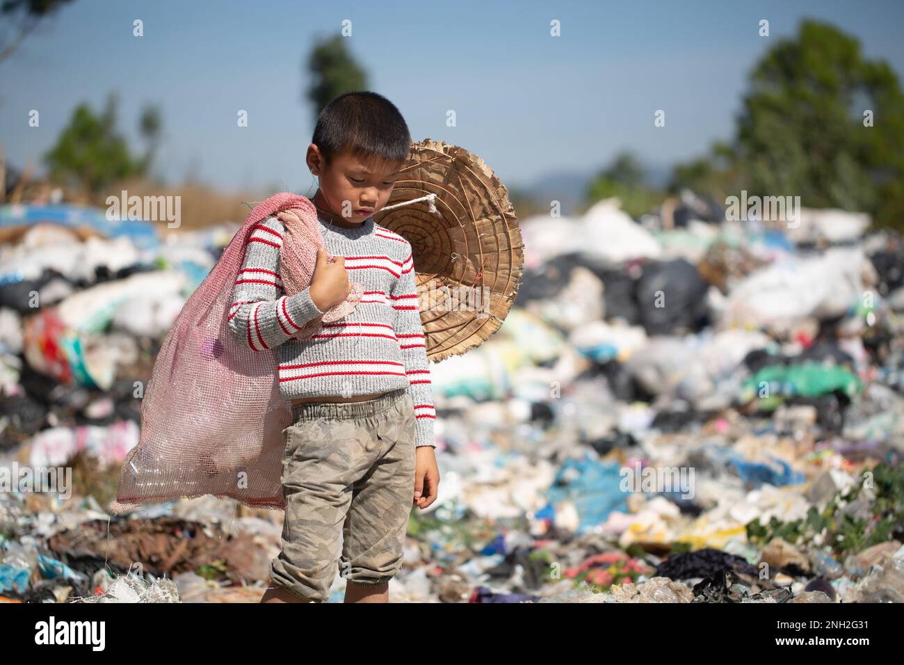 Child collection garbage hi-res stock photography and images - Alamy