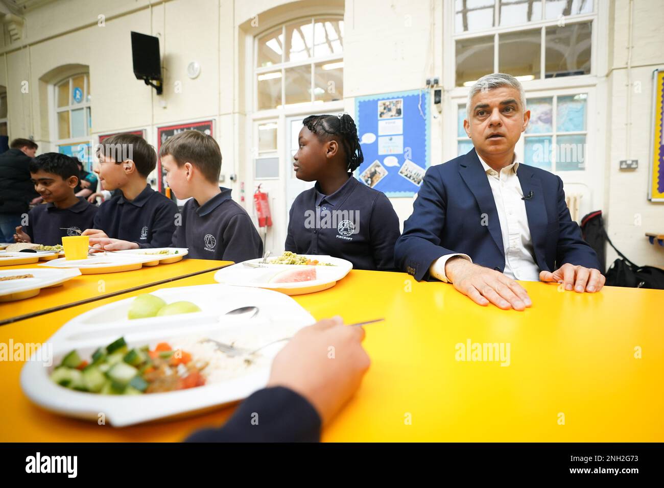 Mayor of London Sadiq Khan visits his old school, Fircroft Primary ...