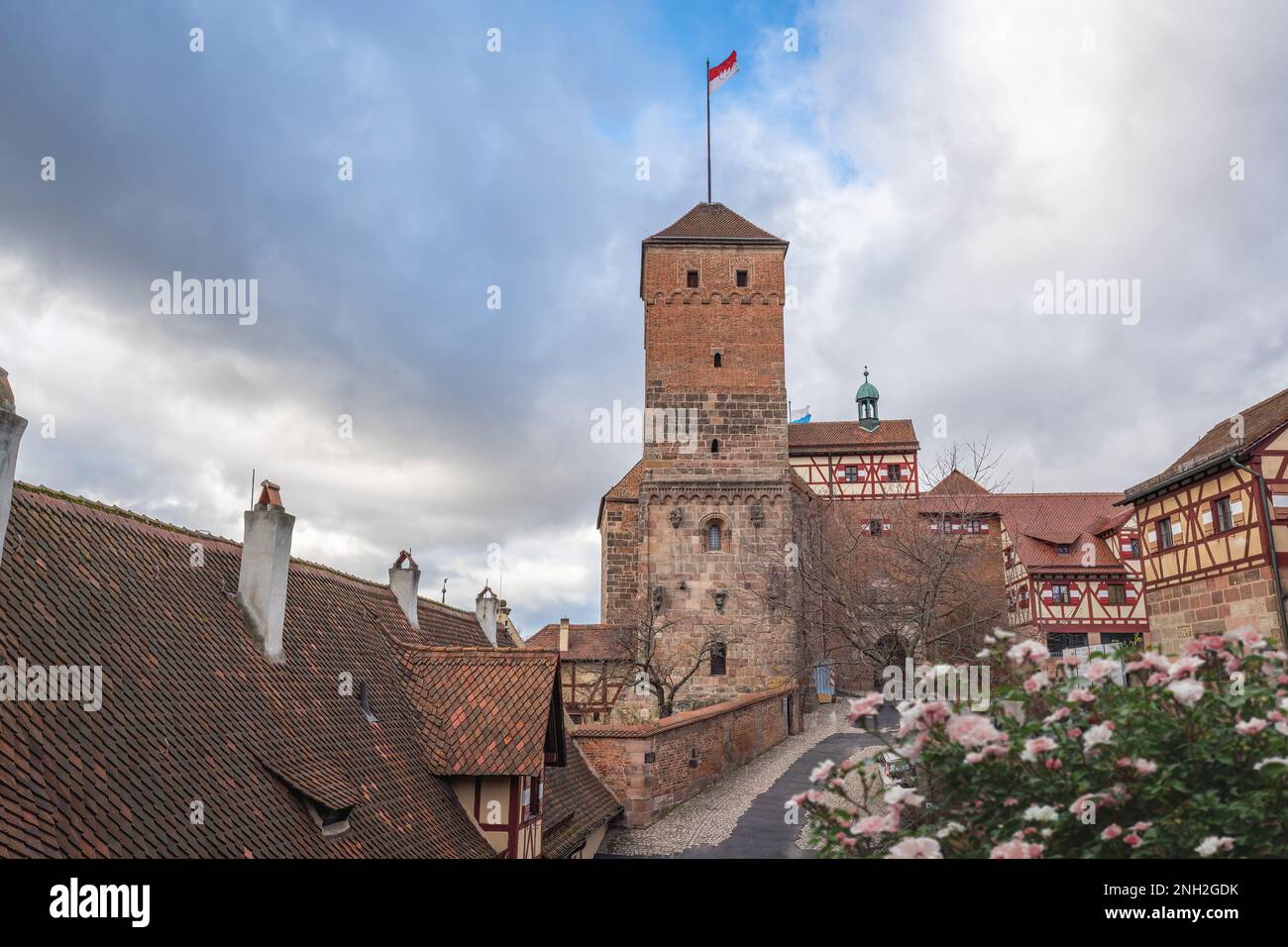 Nuremberg Castle (Kaiserburg) view with Heidenturm (Heathen Tower ...