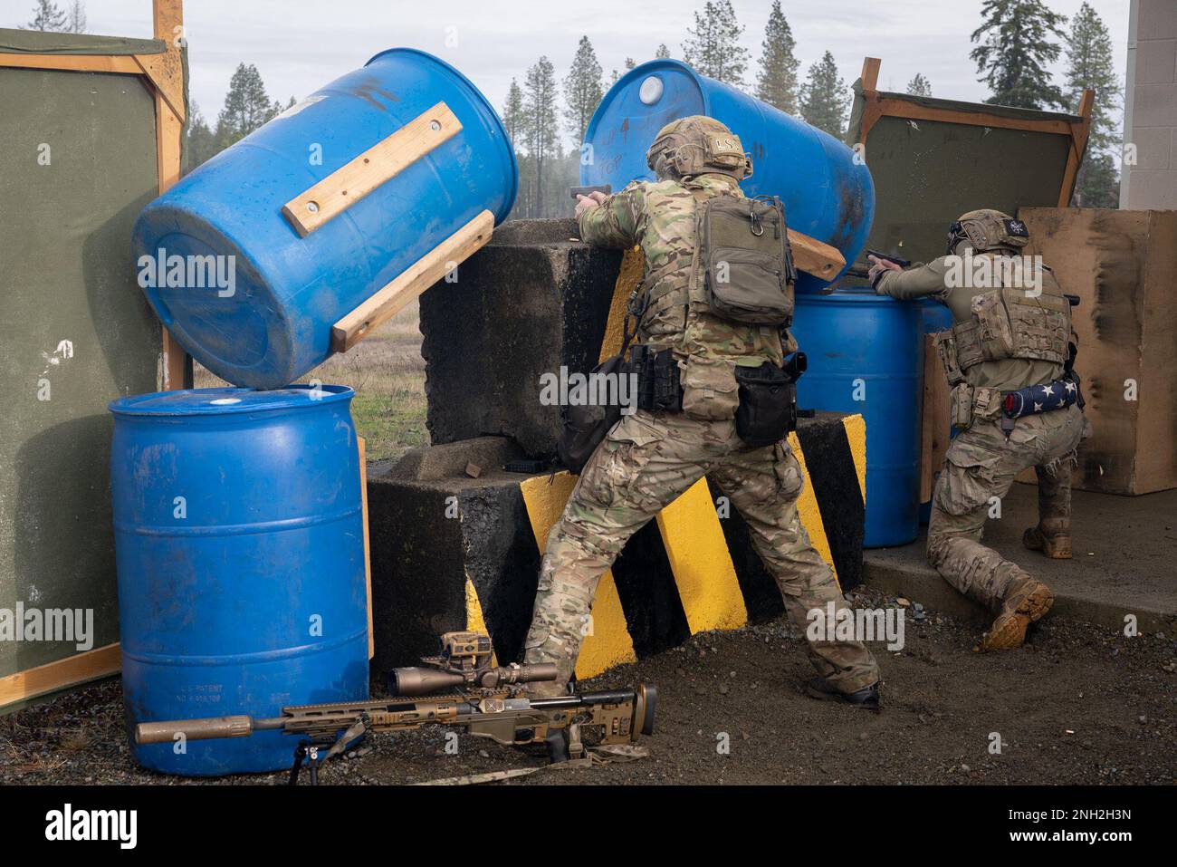 Rangers assigned to 2nd Battalion, 75th Ranger Regiment work together ...