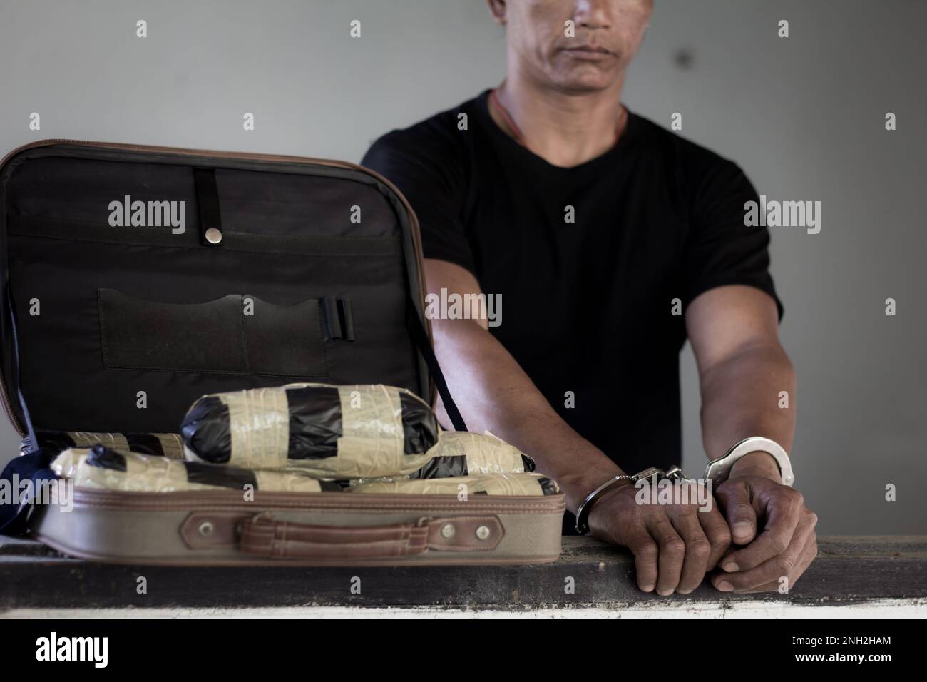 Drug traffickers were arrested along with their heroin. Police arrest ...