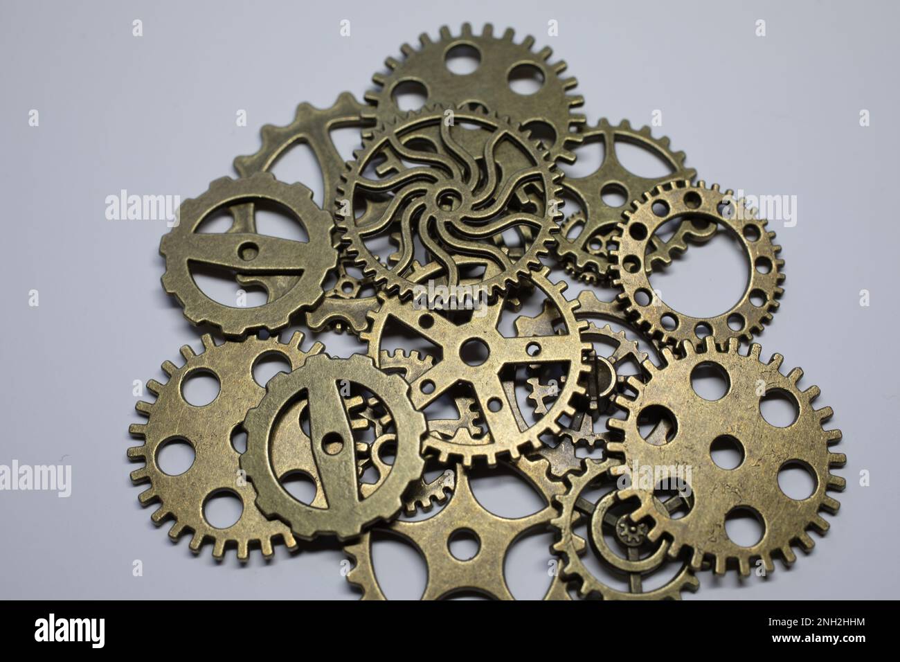Brass gears hi-res stock photography and images - Alamy