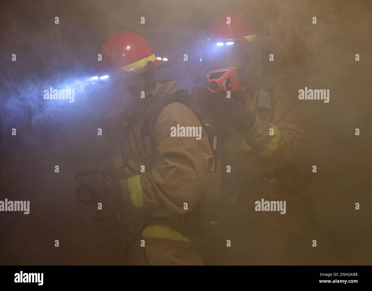 221208-N-PA221-1288 PACIFIC OCEAN (Dec. 8, 2022) U.S. Navy Sailors ...