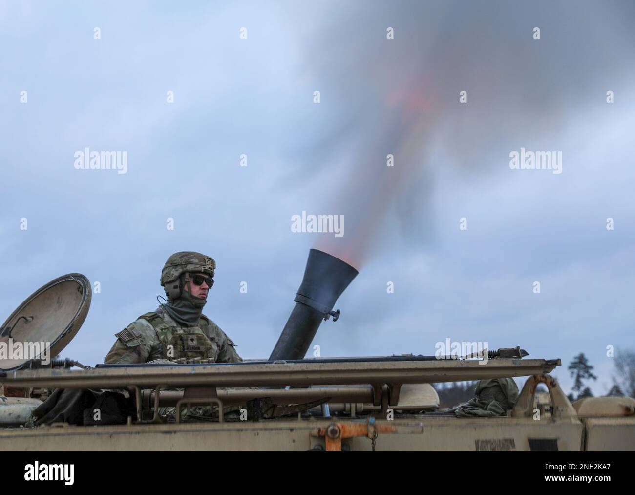 120mm mortar system hi-res stock photography and images - Alamy