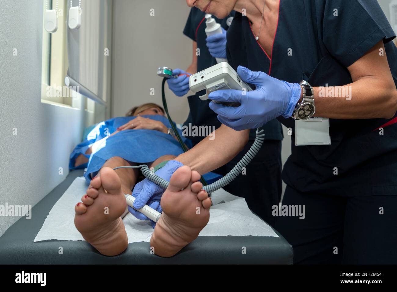 Tibial pulse hi-res stock photography and images - Alamy